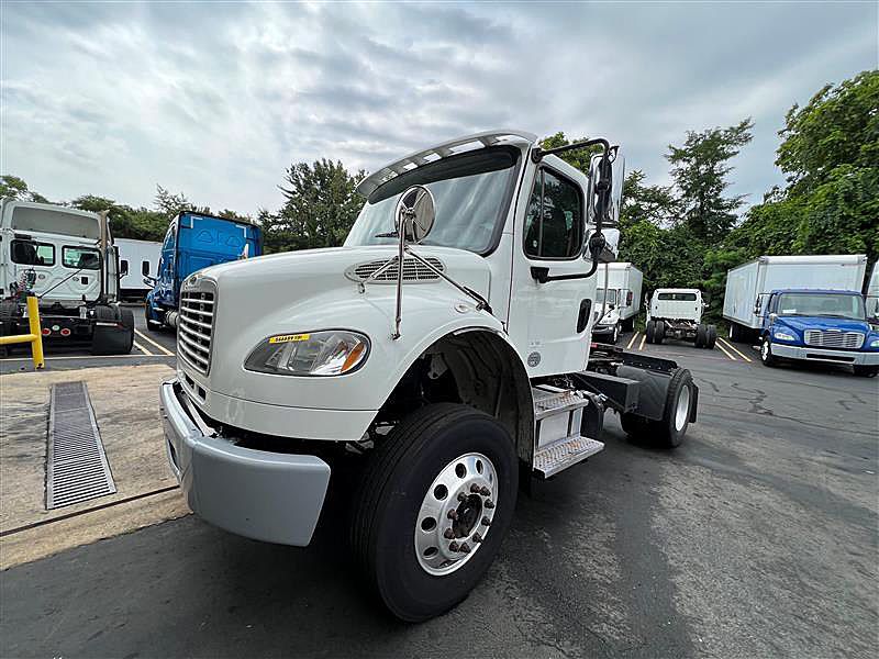 2015 Freightliner M2 106 For Sale | Day Cab | #566689
