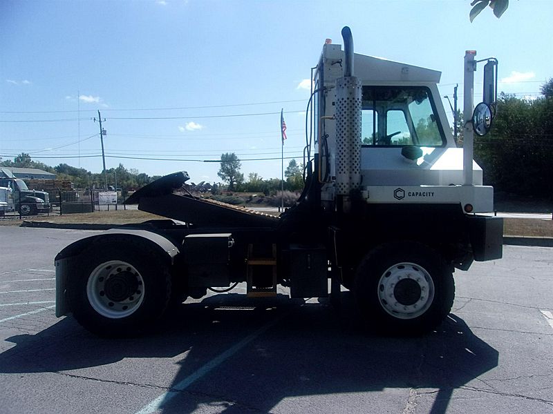 2017 Capacity TJ9000 4X4 For Sale | Yard Spotter | #3328