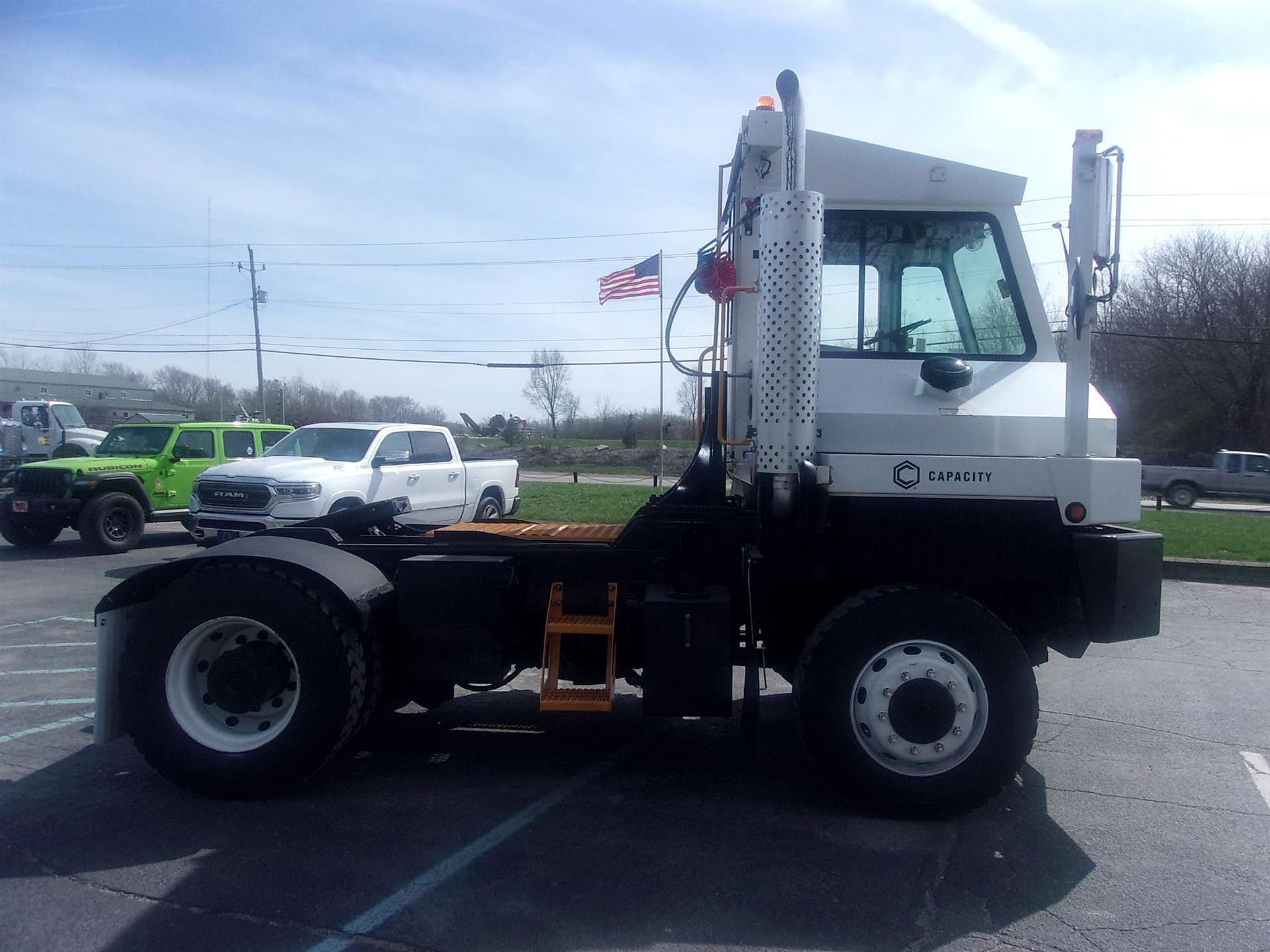 2017 Capacity TJ9000 4X4 For Sale | Yard Spotter | #3328
