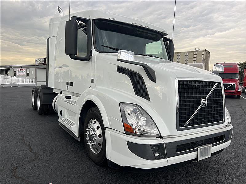 2018 Volvo VNL 630 (For Sale) | 61" Sleeper | #260775