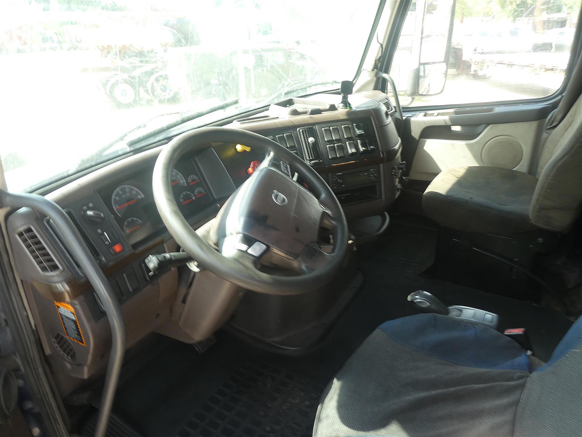 2014 Volvo VNL 670 For Sale | condo Sleeper | #10244