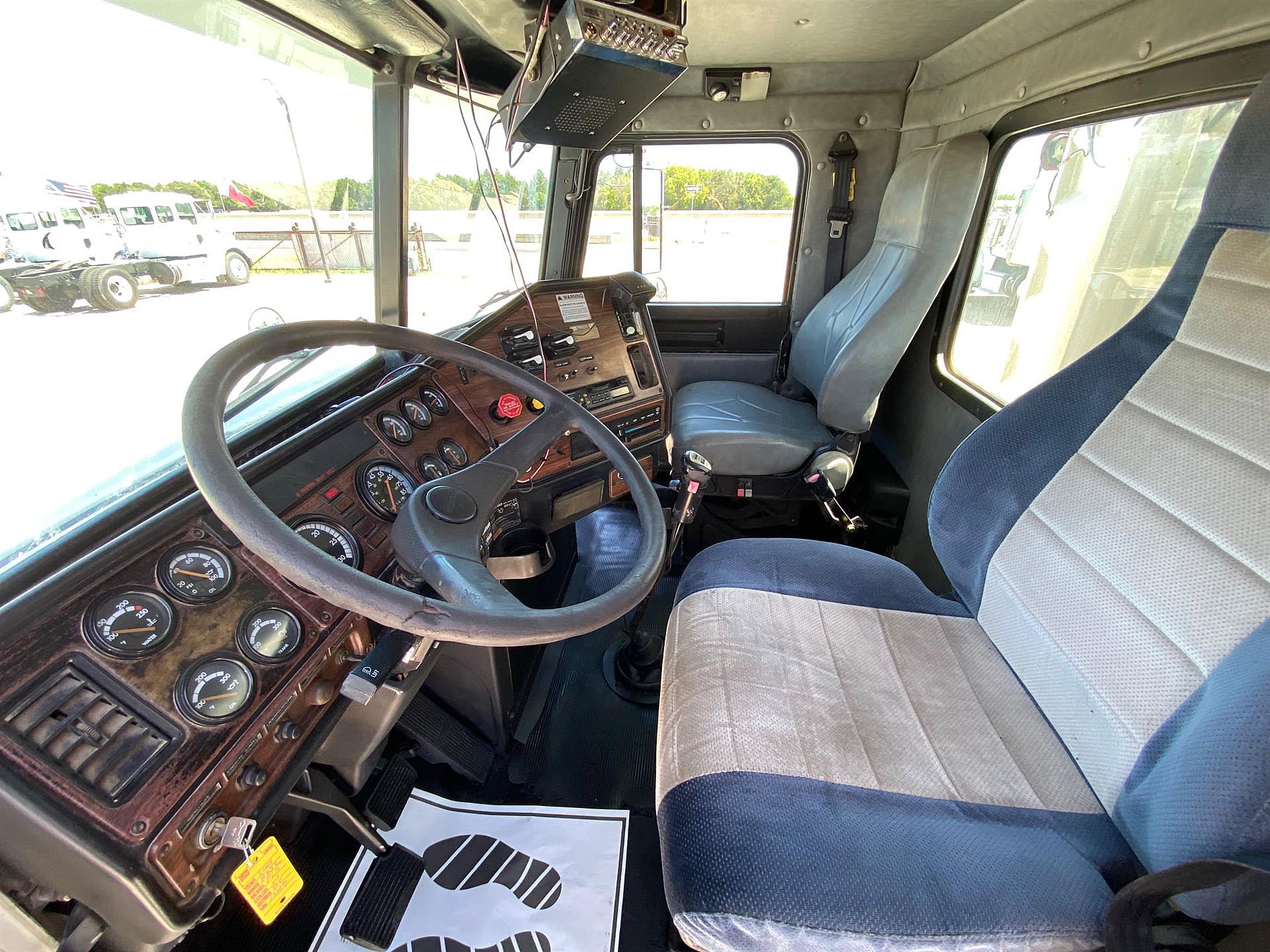 2001 Freightliner FLD120 (For Sale) | Day Cab | #13938