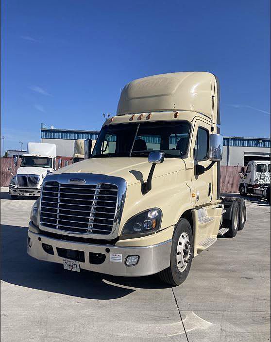 2016 Freightliner CASCADIA 125 For Sale | Day Cab | #655728