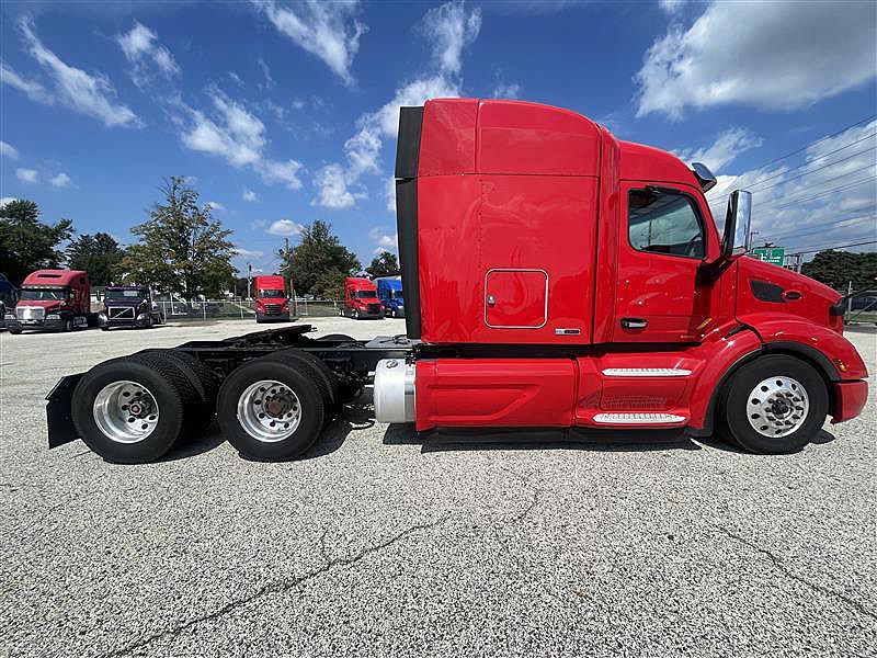 2017 Peterbilt 579 For Sale | 58" Sleeper | #261030