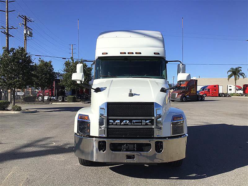 2020 Mack ANTHEM (For Sale) | 70" Sleeper | #261096