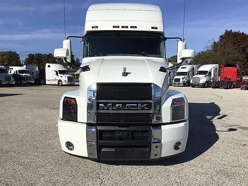 2020 Mack ANTHEM (For Sale) | 70" Sleeper | #261106