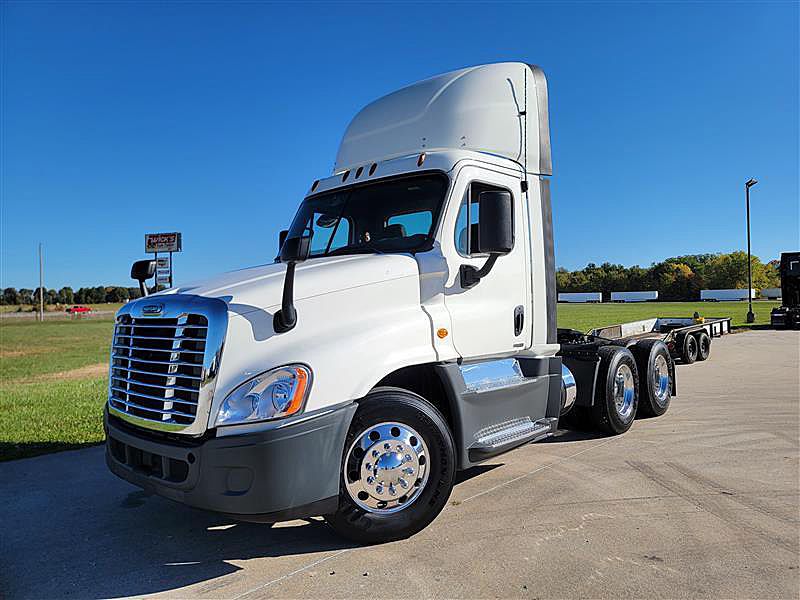2018 Freightliner Cascadia 125 For Sale | NON Sleeper | #261326
