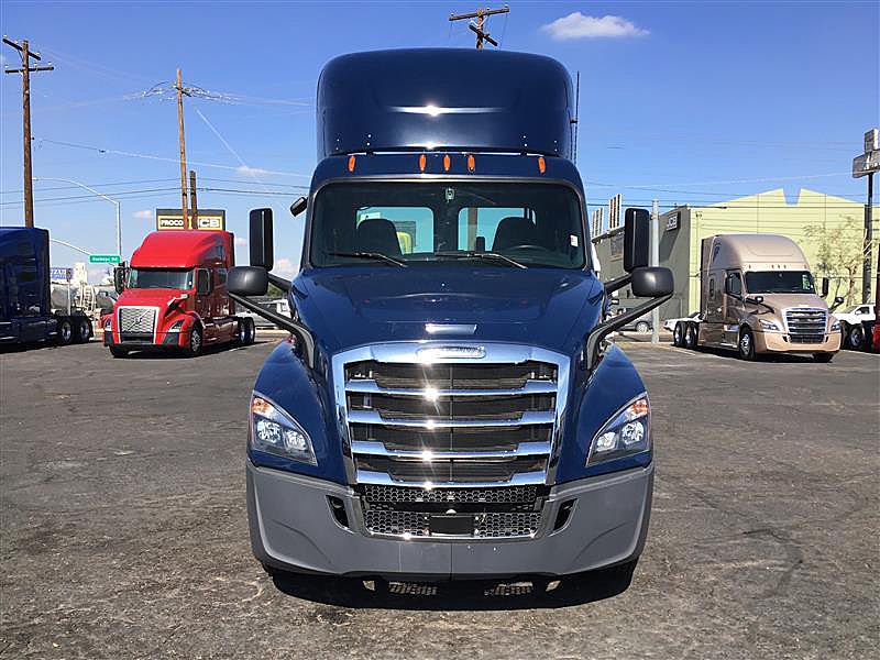 2018 Freightliner Cascadia 126 (For Sale) | NON Sleeper | #261332