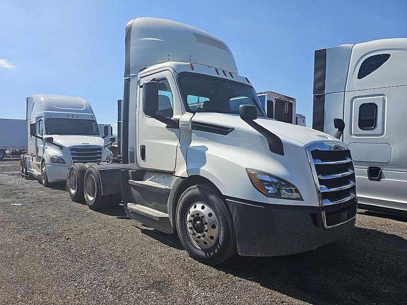 2018 Freightliner Cascadia 126 (For Sale) | NON Sleeper | #261355