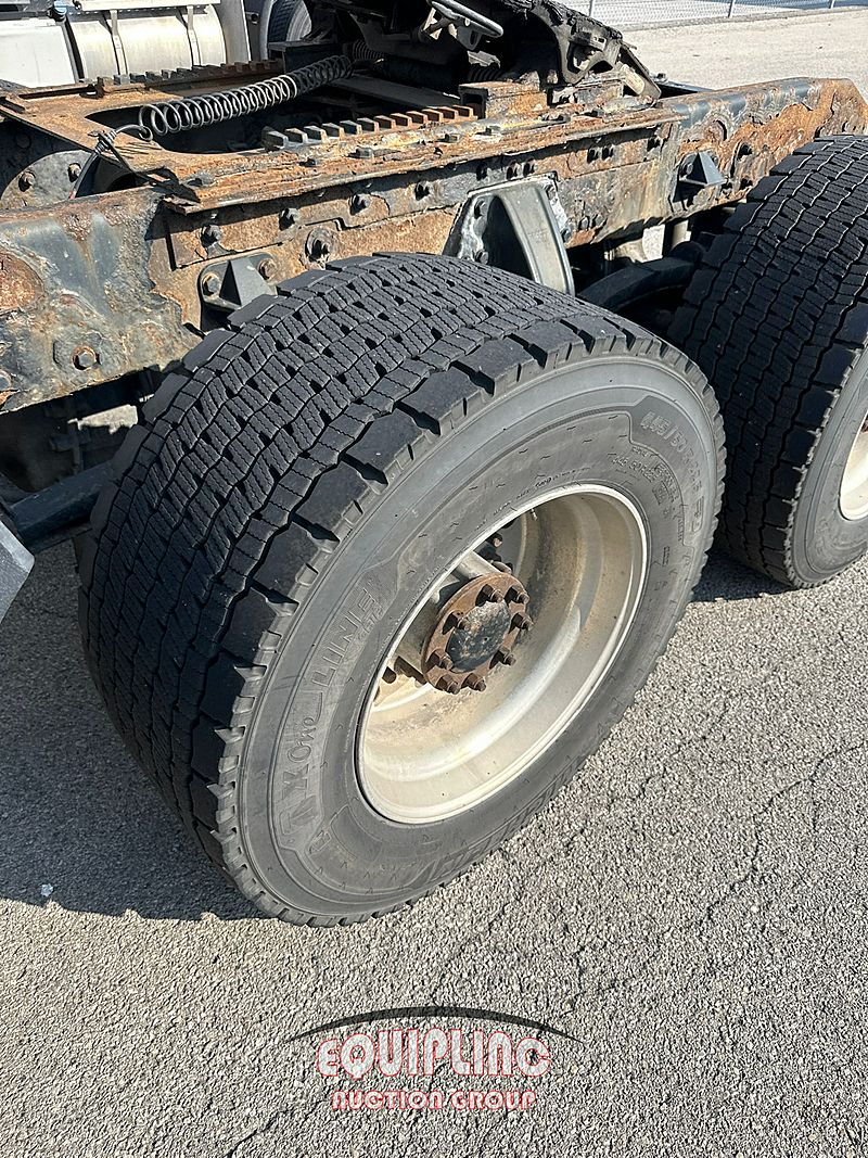 2012 Kenworth T7 Series (For Sale) | 72" Sleeper | #AJJ302695