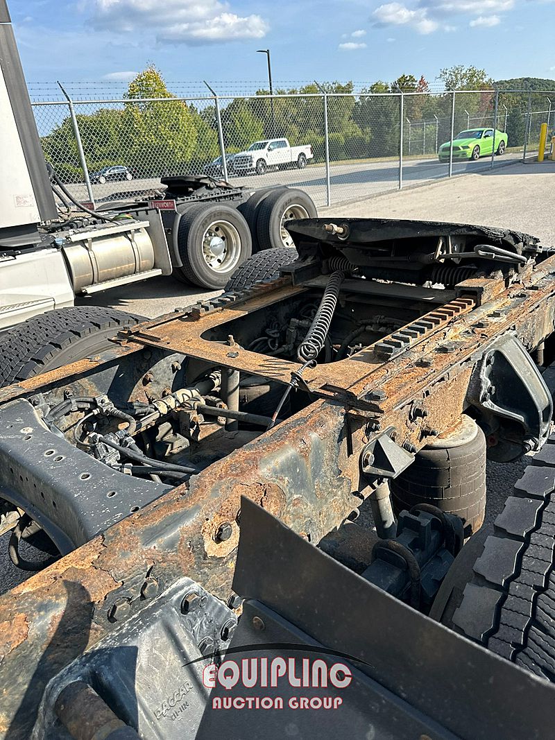 2012 Kenworth T7 Series (For Sale) | 72" Sleeper | #AJJ302695