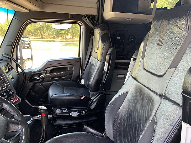 2022 Kenworth T700 Interior