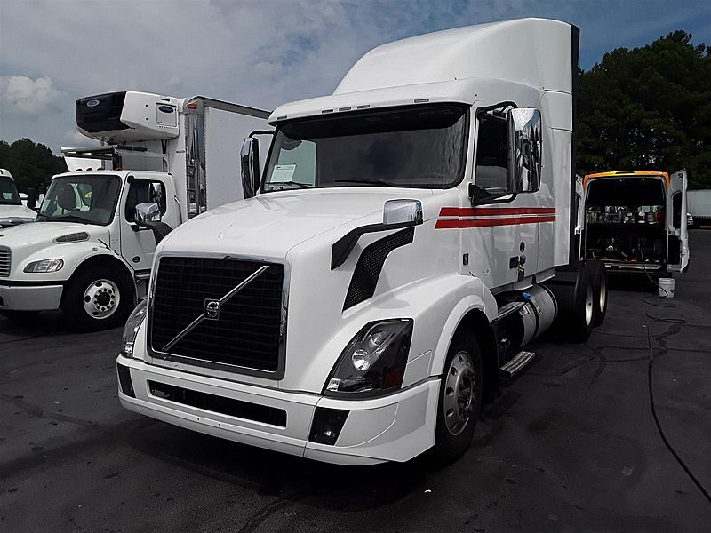 2017 Volvo VNL64T For Sale | 61" Sleeper | #672372
