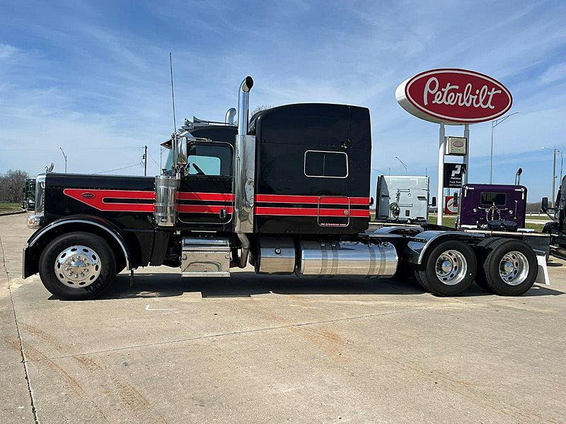 2020 Peterbilt 389 For Sale | 70" Sleeper | #D648924