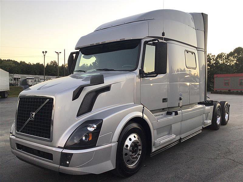 2018 Volvo VNL 730 (For Sale) | 77" Sleeper | #261555