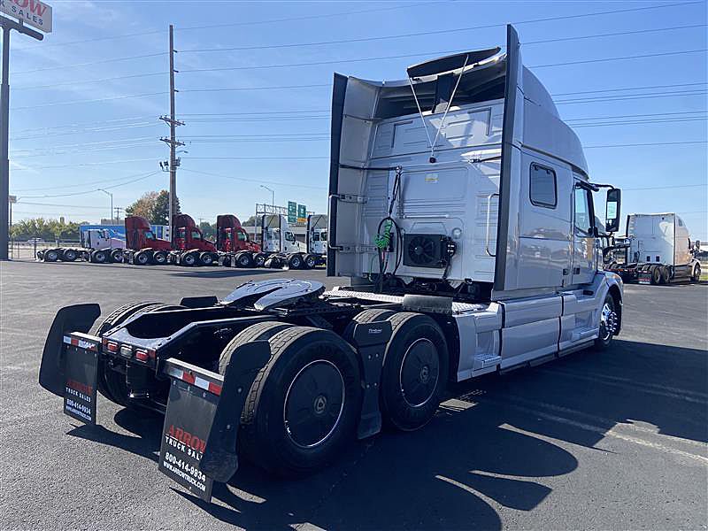 2017 Volvo VNL 730 For Sale | 77" Sleeper | #261556