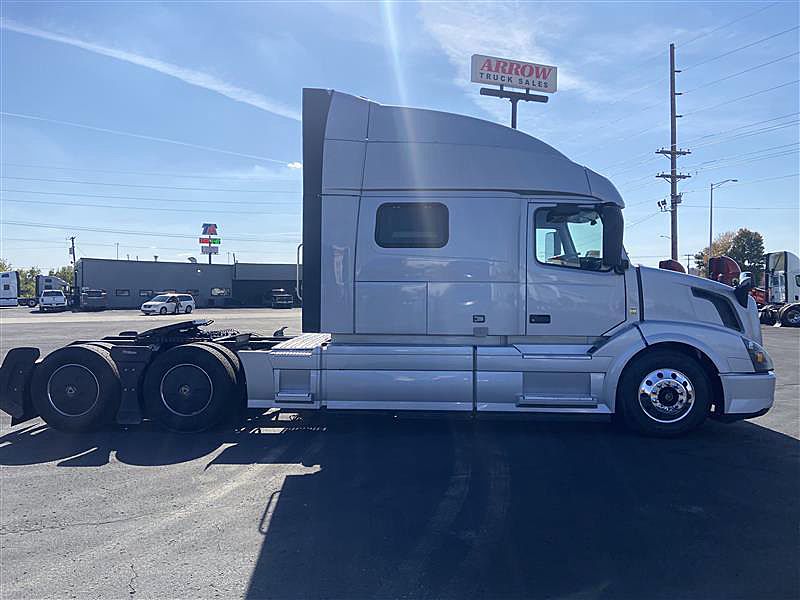 2017 Volvo VNL 730 For Sale | 77" Sleeper | #261556