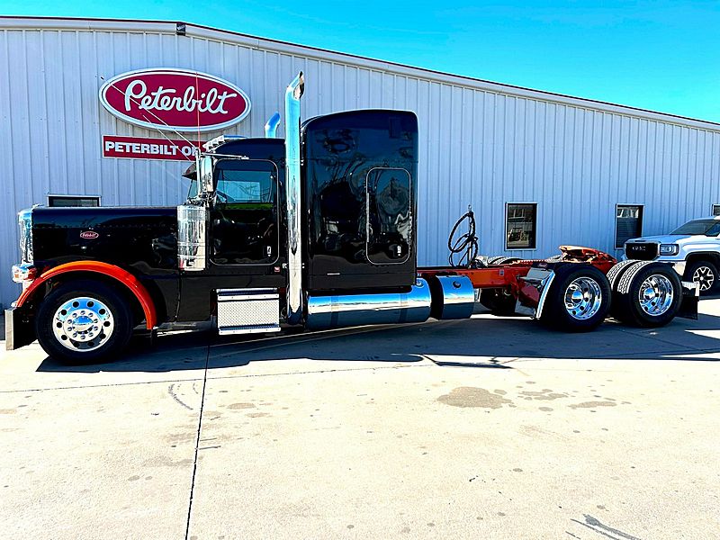 2023 Peterbilt 389 (For Sale) | 72" Sleeper | #D871494
