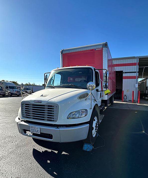 2014 Freightliner M2 106 For Sale | 26' Box | Non CDL | #561665