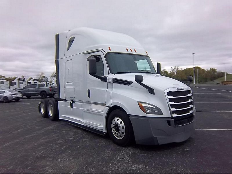 2018 Freightliner Cascadia For Sale | 72" Sleeper | #PT917