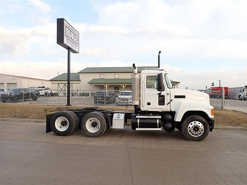 2005 Mack Pinnacle CHN613 (For Sale) | Day Cab | # 5N003424