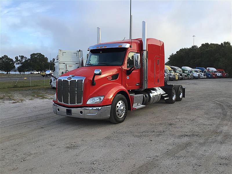 2017 Peterbilt 579 For Sale | 72" Sleeper | #261975