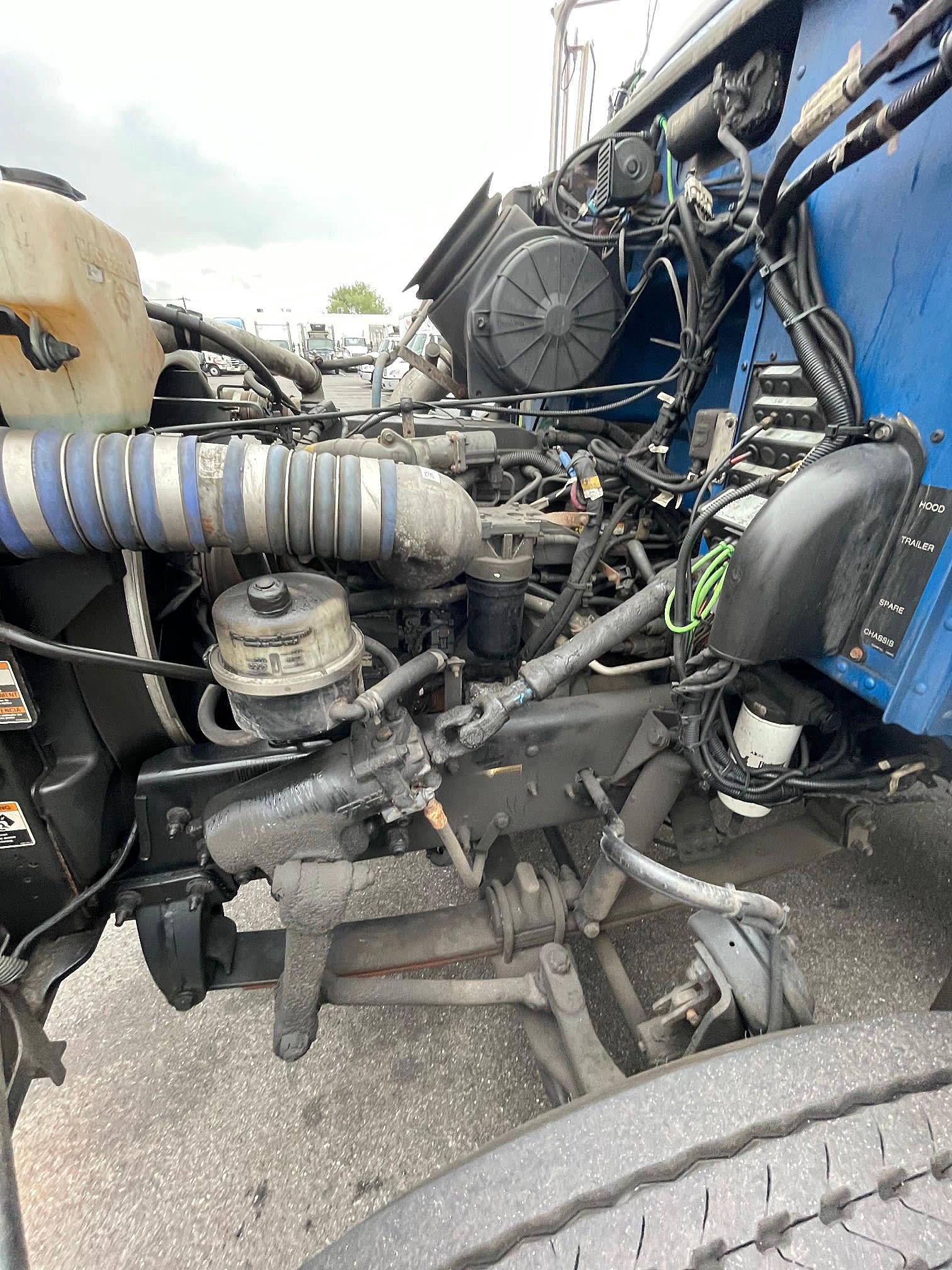 2017 Peterbilt 330 For Sale | 26' Box | Non CDL | #667474