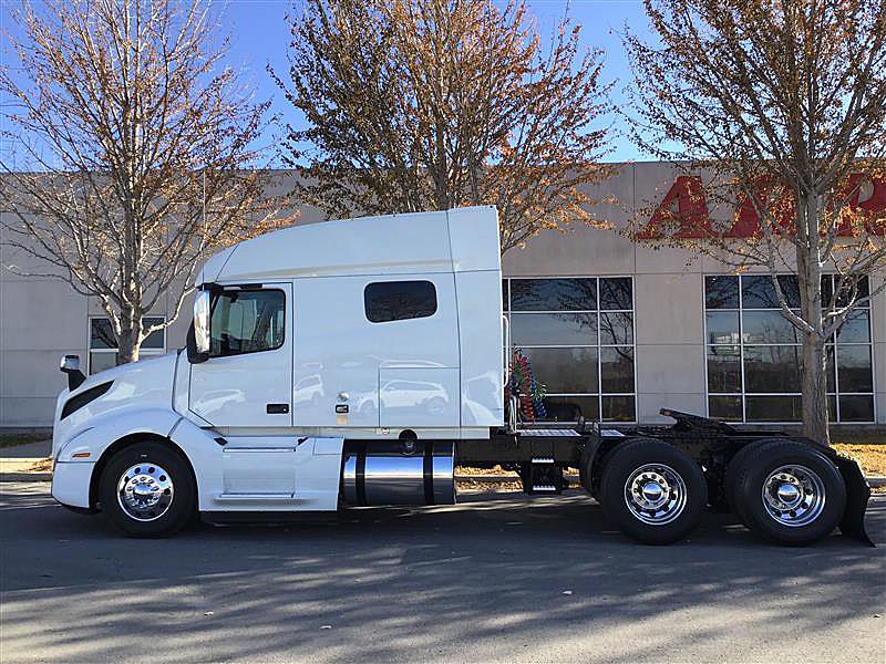2019 Volvo VNL 740 For Sale | 70" Sleeper | #261969