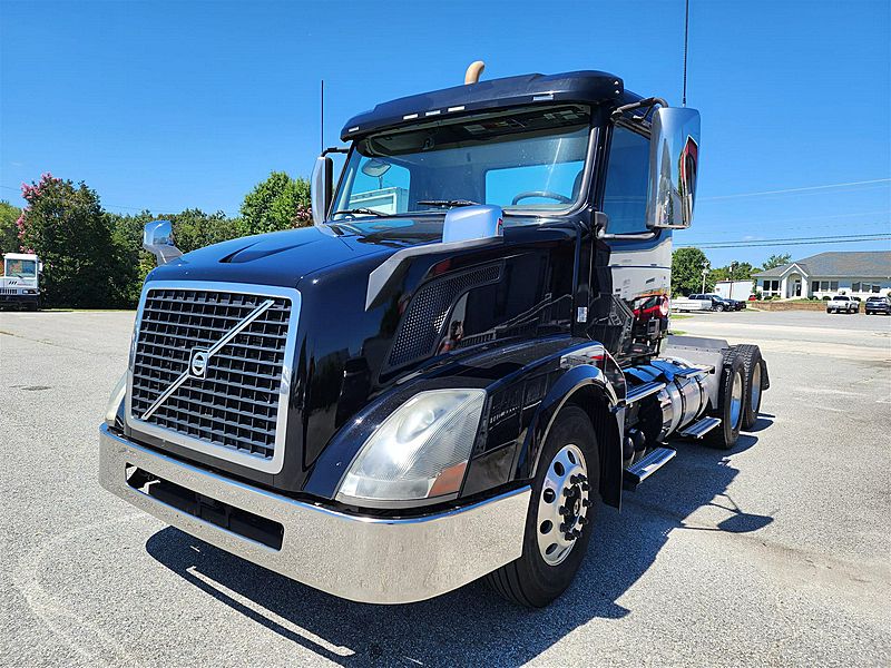 2017 Volvo VNL64T For Sale | Day Cab | #678628