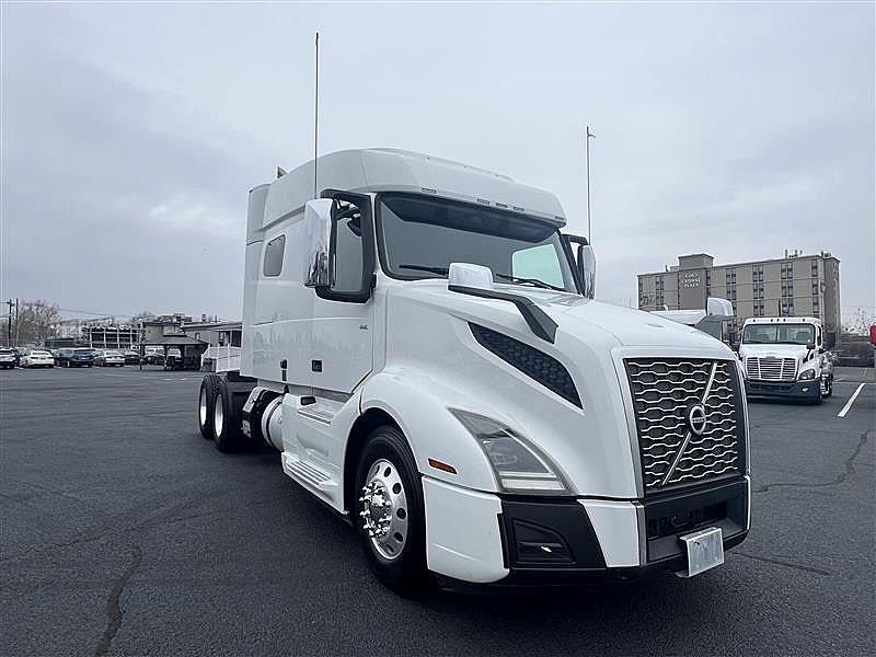 2019 Volvo VNL 740 For Sale | 70" Sleeper | #262154