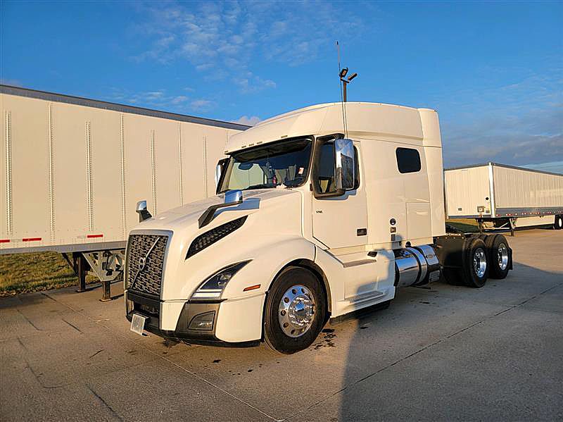 2019 Volvo VNL 740 For Sale | 70" Sleeper | #262164