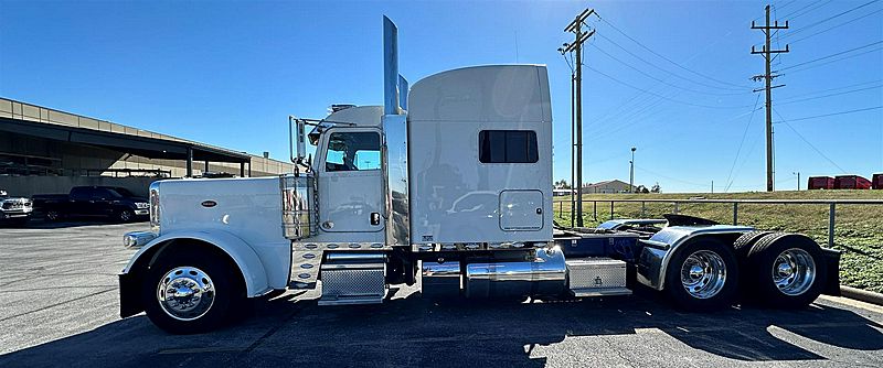 2022 Peterbilt 389 (For Sale) | 78" Sleeper | #0560702