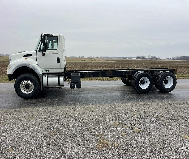 2005 International 7600 (For Sale) | Cab & Chassis | # 408A-8