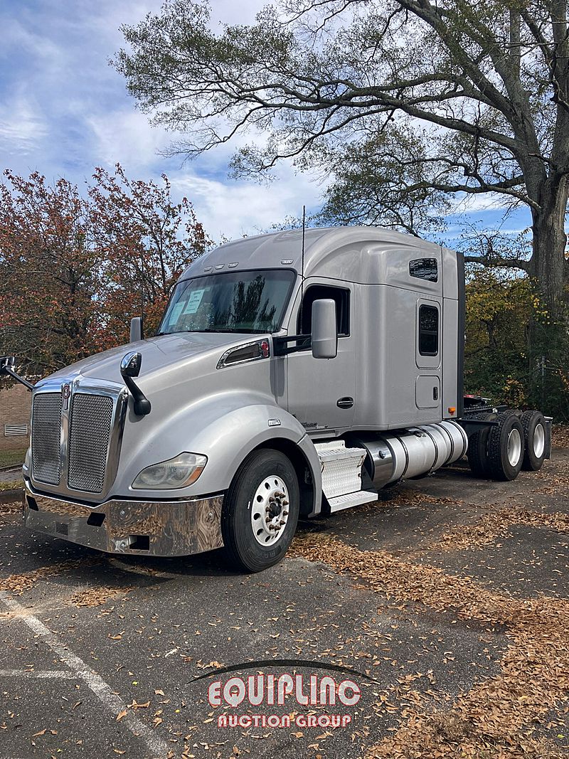 2017 Kenworth T680 (For Sale) | Sleeper Truck | #EX146967