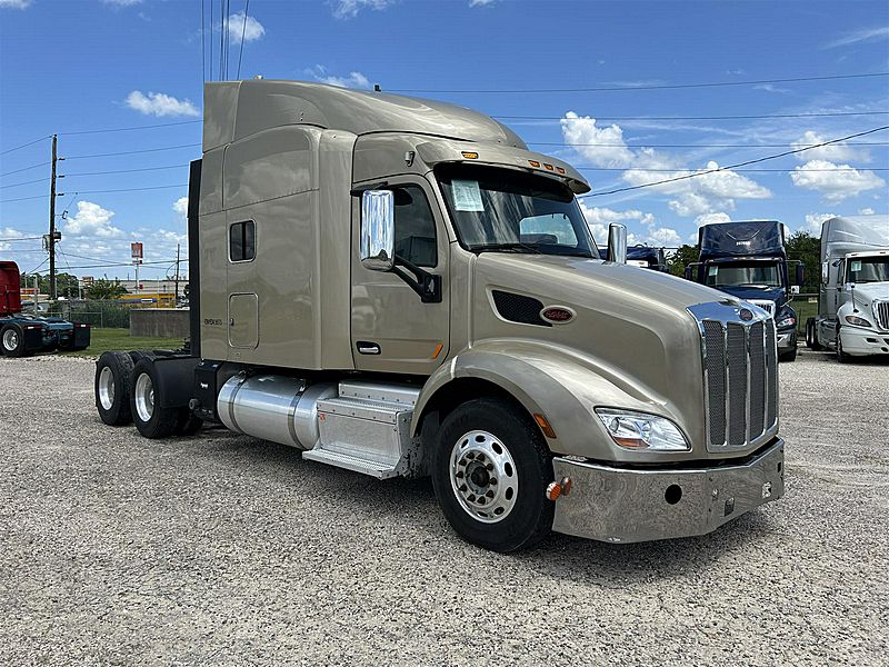 2017 Peterbilt 579 For Sale | Mid Roof Sleeper Sleeper | #418573