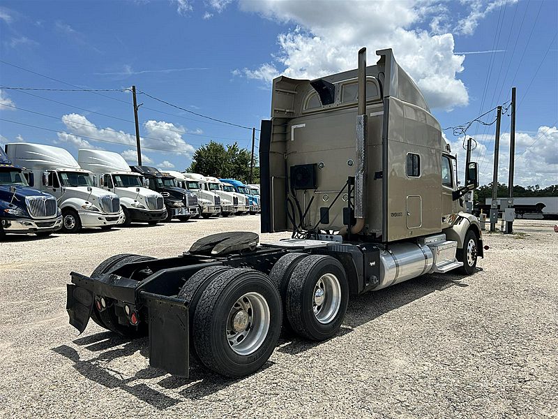 2017 Peterbilt 579 For Sale | Mid Roof Sleeper Sleeper | #418573