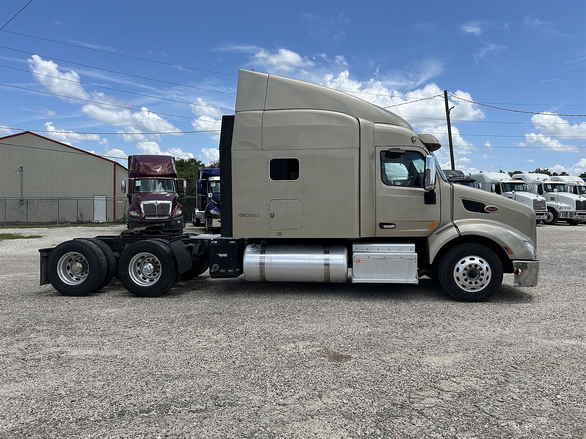 2017 Peterbilt 579 (For Sale) | Mid Roof Sleeper Sleeper | #418573