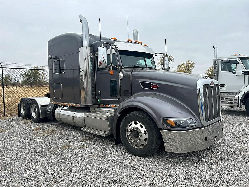 2013 Peterbilt 386 For Sale | 70" Sleeper | #0559545