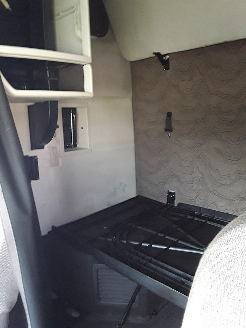 2017 Volvo VNL64T (For Sale) | 61" Sleeper | # 672344