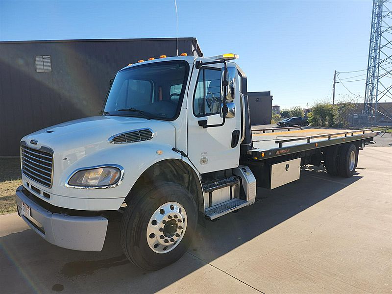 2017 Freightliner M2 106 (For Sale) | Flatbed | #666216