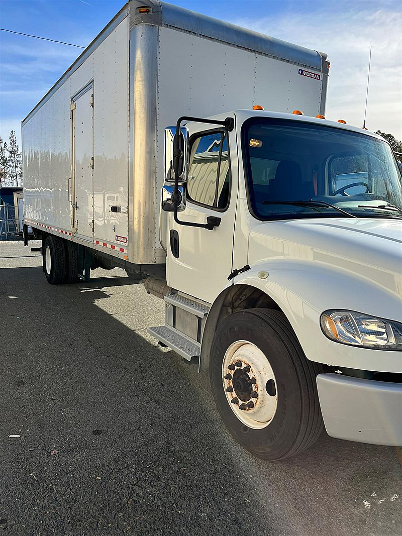 2017 Freightliner M2 106 (For Sale) | 26' Box | Non CDL | #679488