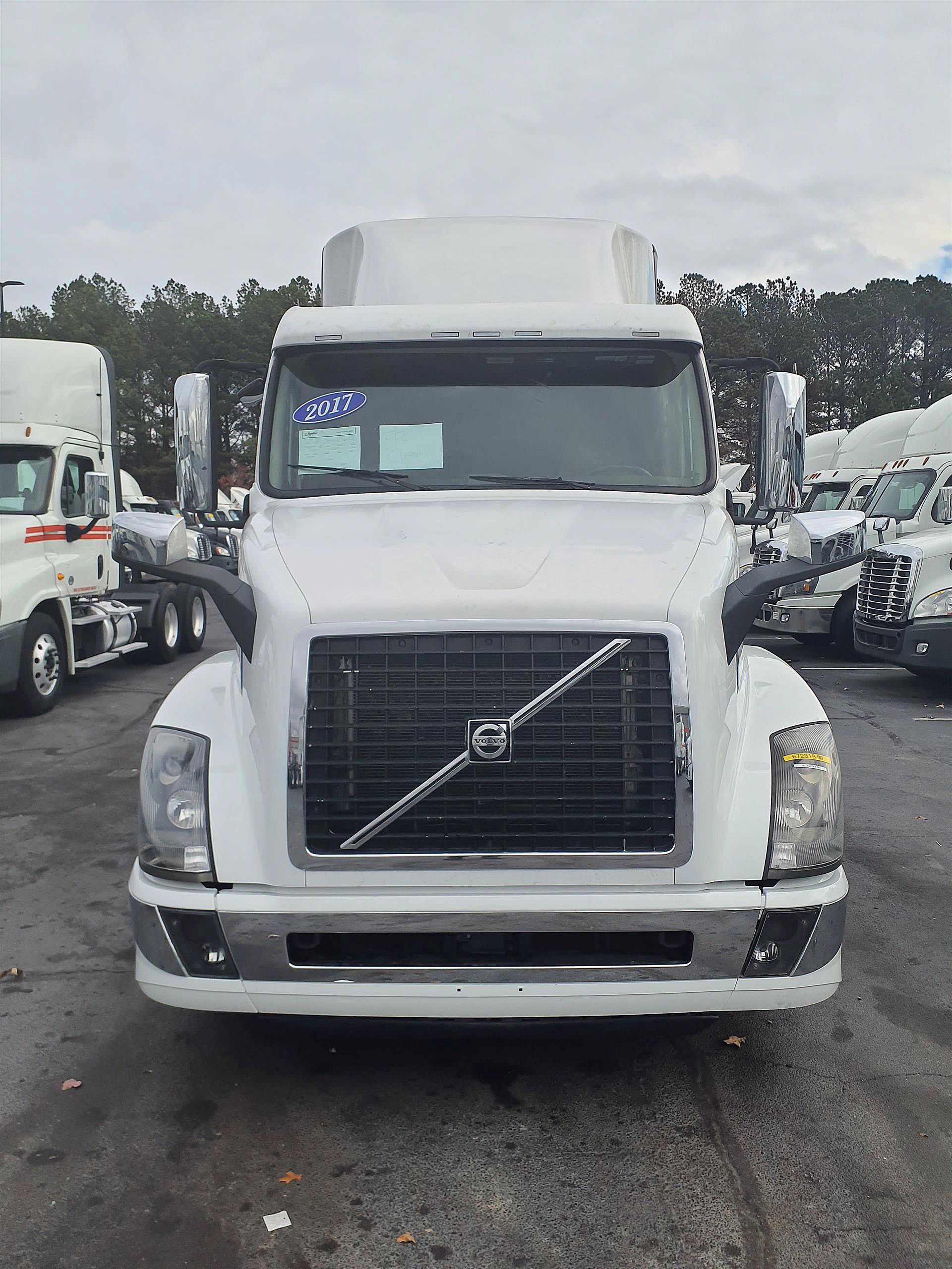2017 Volvo VNL64T For Sale | 61" Sleeper | #672319