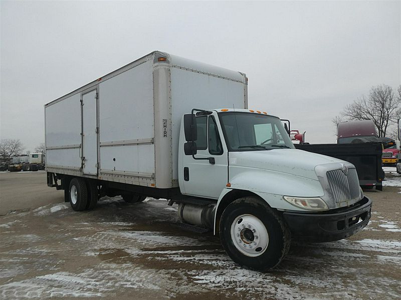 2005 International DuraStar 4300 (For Sale) | 26' Box | #10358