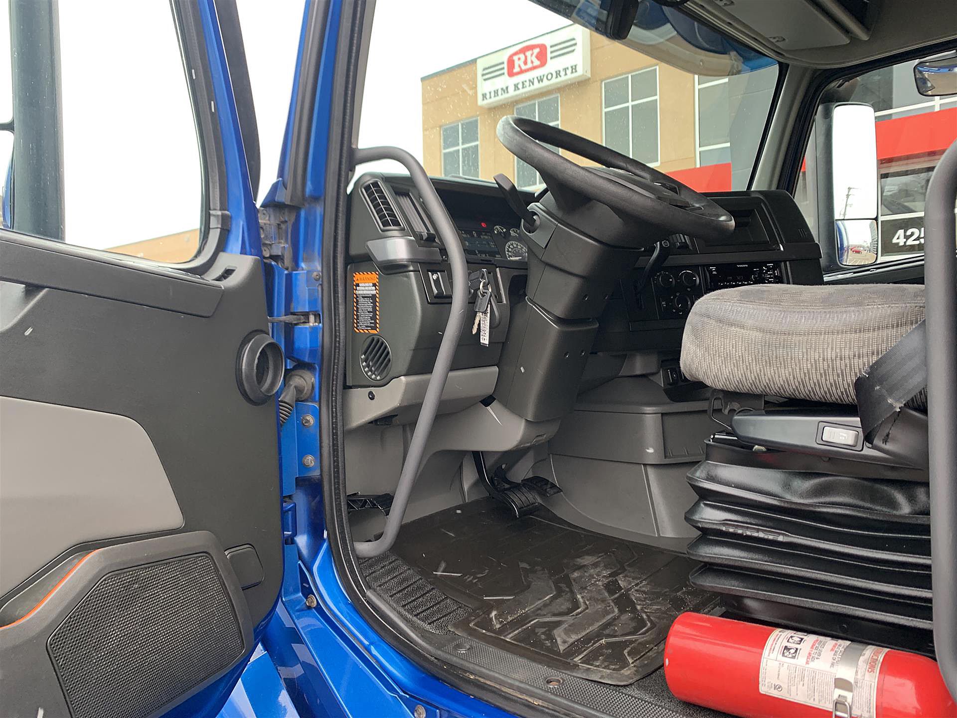 2019 Volvo VNL 860 (For Sale) | 80" Sleeper | #5663