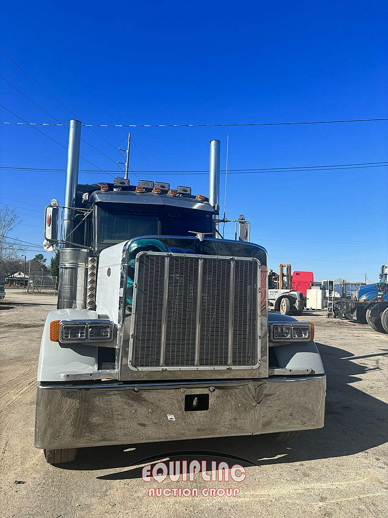 2002 Peterbilt 379 For Sale | Sleeper Truck | #CEH572499