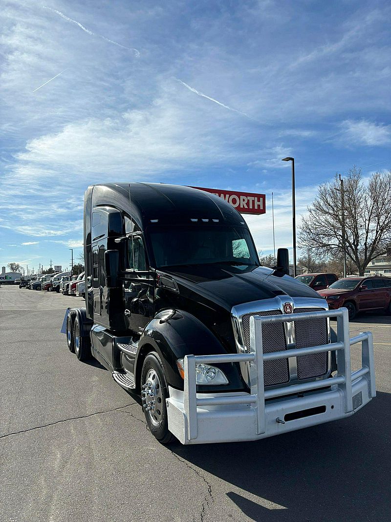 2015 Kenworth T680 (For Sale) | 76" Sleeper | #0563490