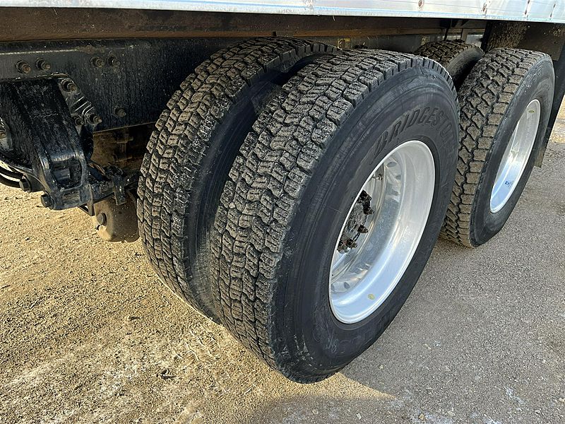 2017 Peterbilt 348 For Sale | 28' Box | #30N442069