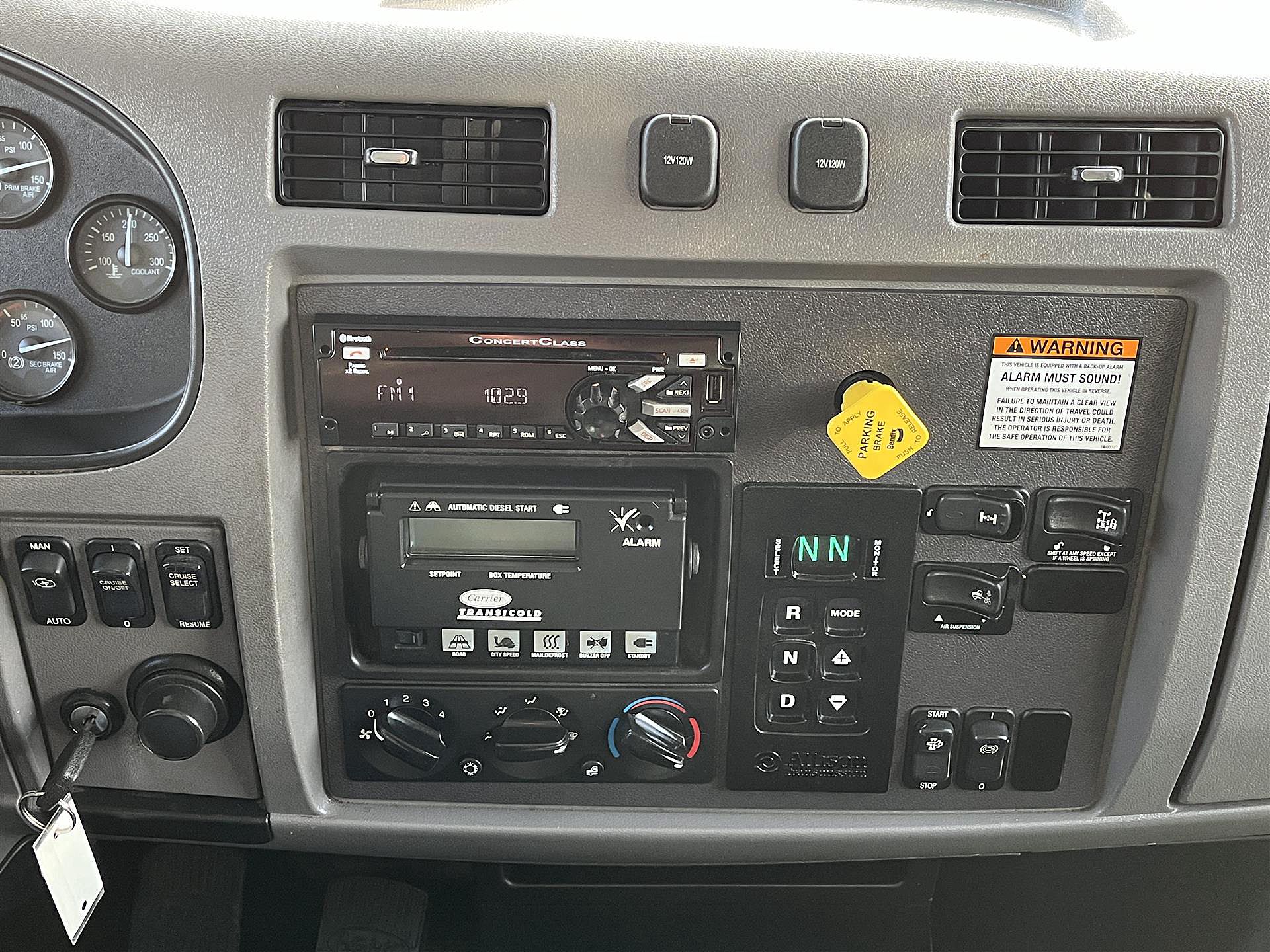 2017 Peterbilt 348 For Sale | 28' Box | #30N442069