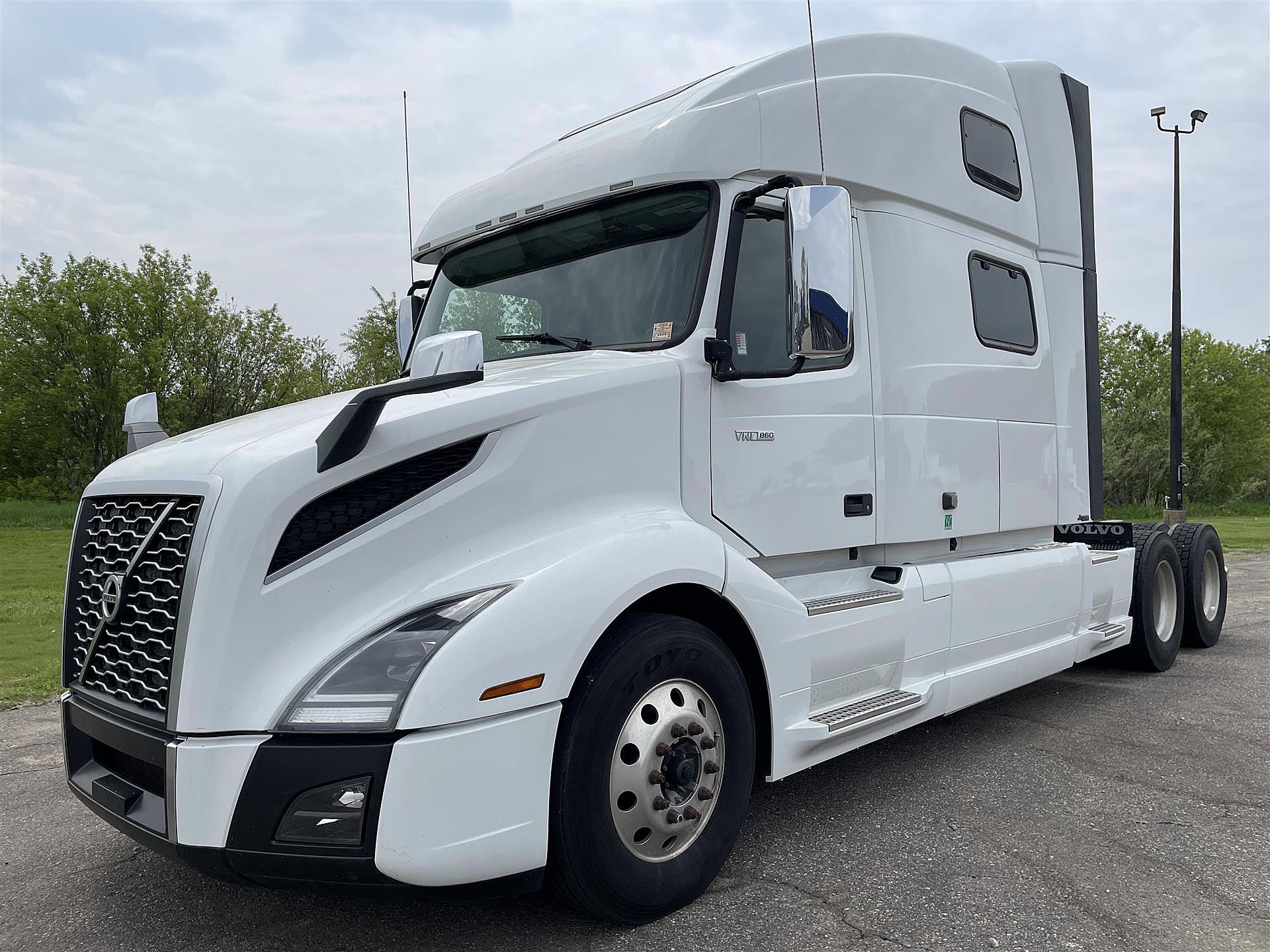 2020 Volvo VNL 860 For Sale | 77" Sleeper | #R46719