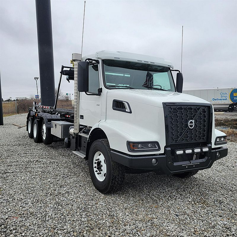 2024 Volvo VHD64B300 For Sale | Daycab Sleeper | #V643385